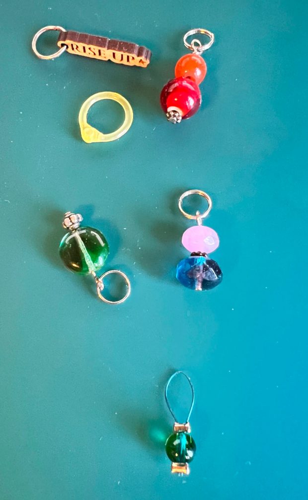 How To Use Stitch Markers In Your Knitting Our Daily Craft how-to-use-stitch-markers-in-your-knitting-our-daily-craft
