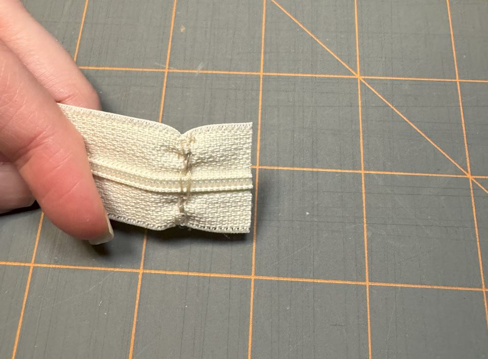 The Easy Way to Sew a Zipper - Our Daily Craft