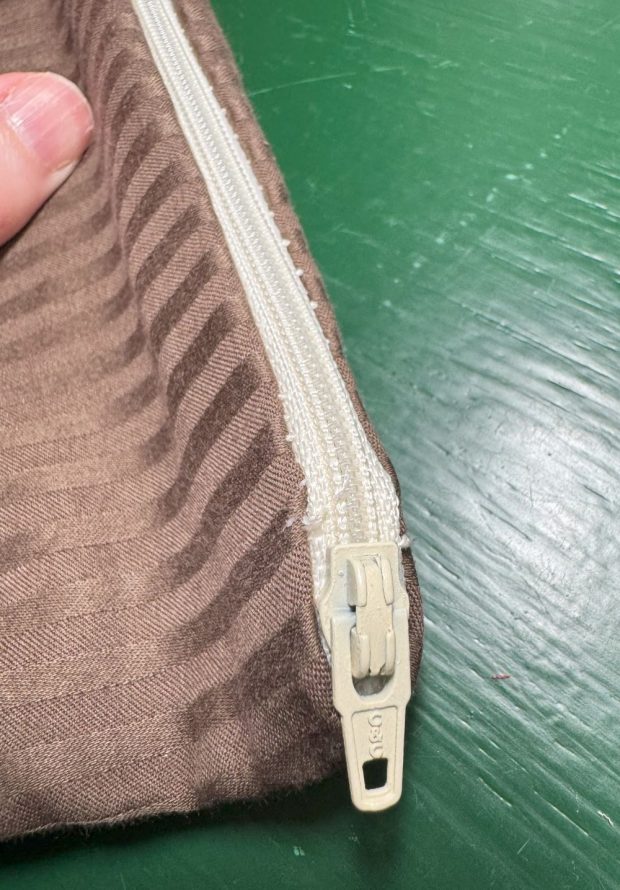 The Easy Way to Sew a Zipper - Our Daily Craft