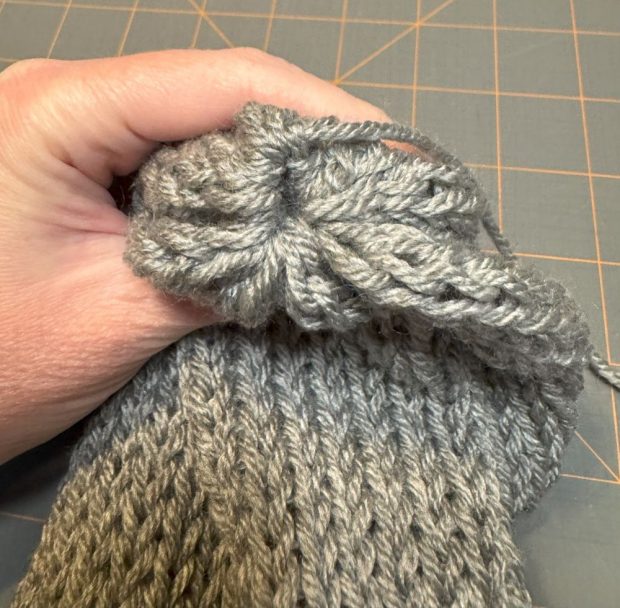 5 Ways to Finish the Ends of a Knitting Machine Scarf - Our Daily Craft