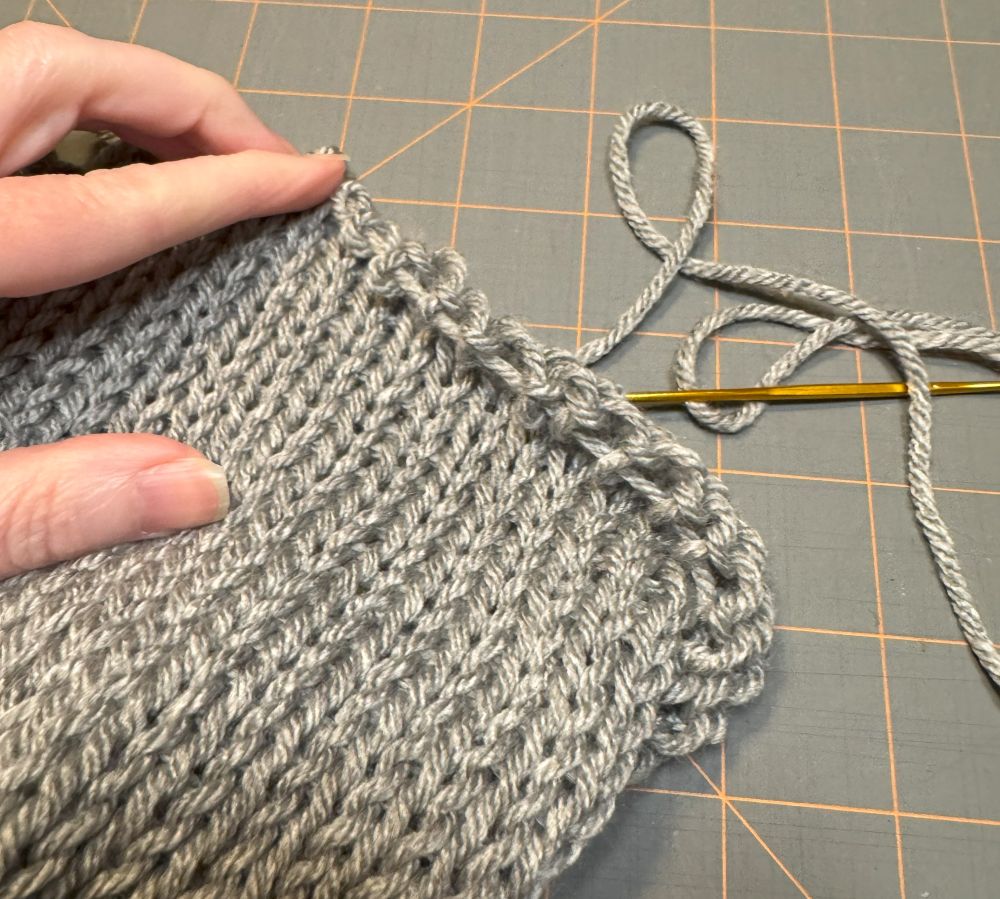 5 Ways to Finish the Ends of a Knitting Machine Scarf - Our Daily Craft