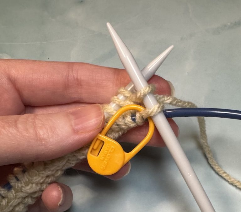 Knit Glasses Holder - Our Daily Craft